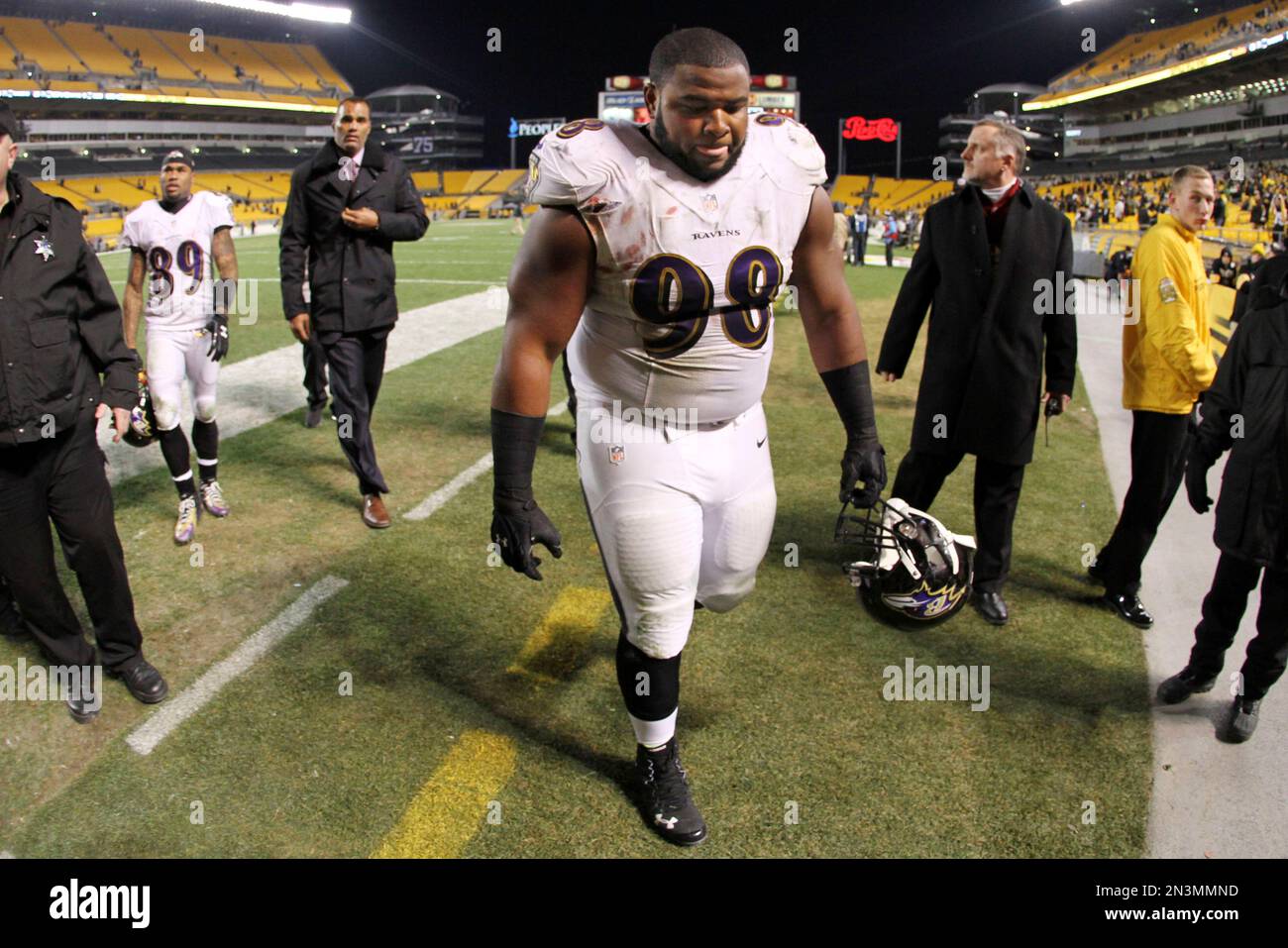 Baltimore Ravens nose tackle Brandon Williams (98) walks off the field ...