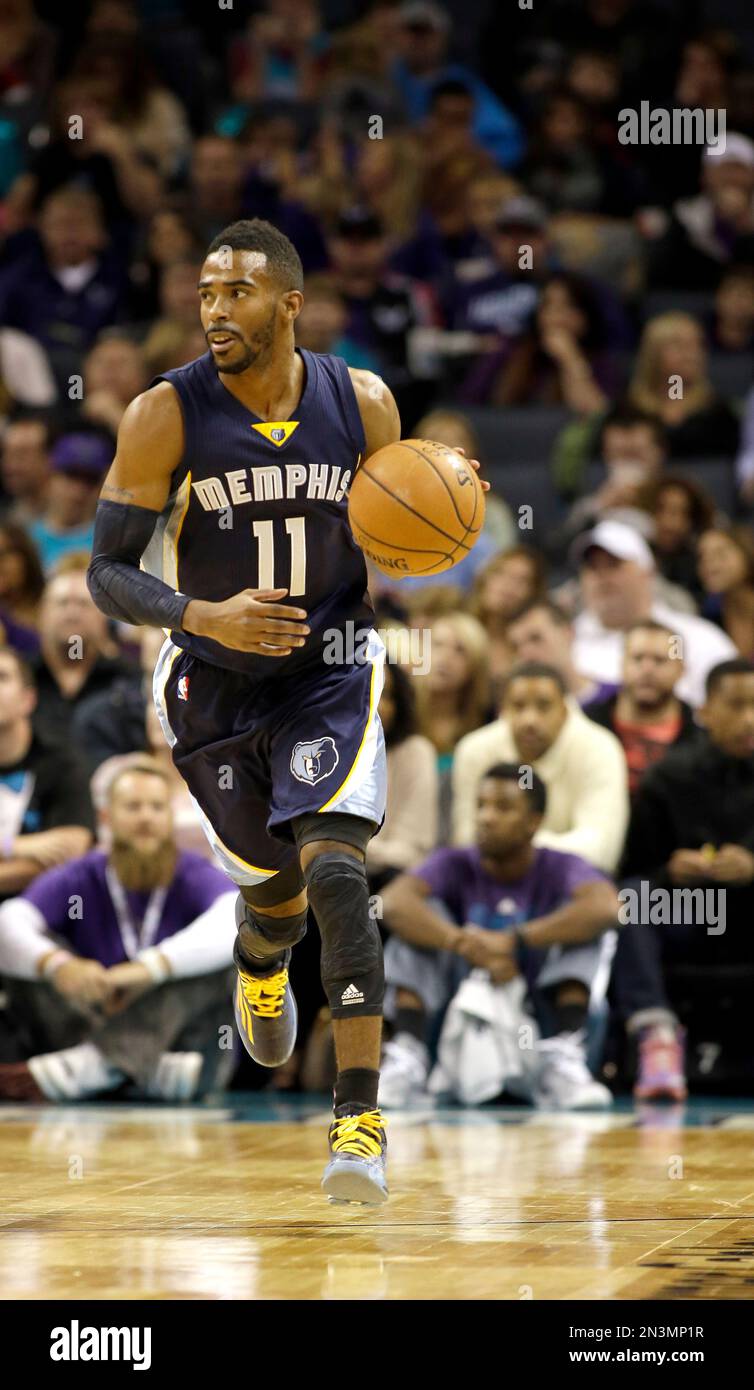 Memphis Grizzlies' Mike Conley (11) brings there ball up against the ...