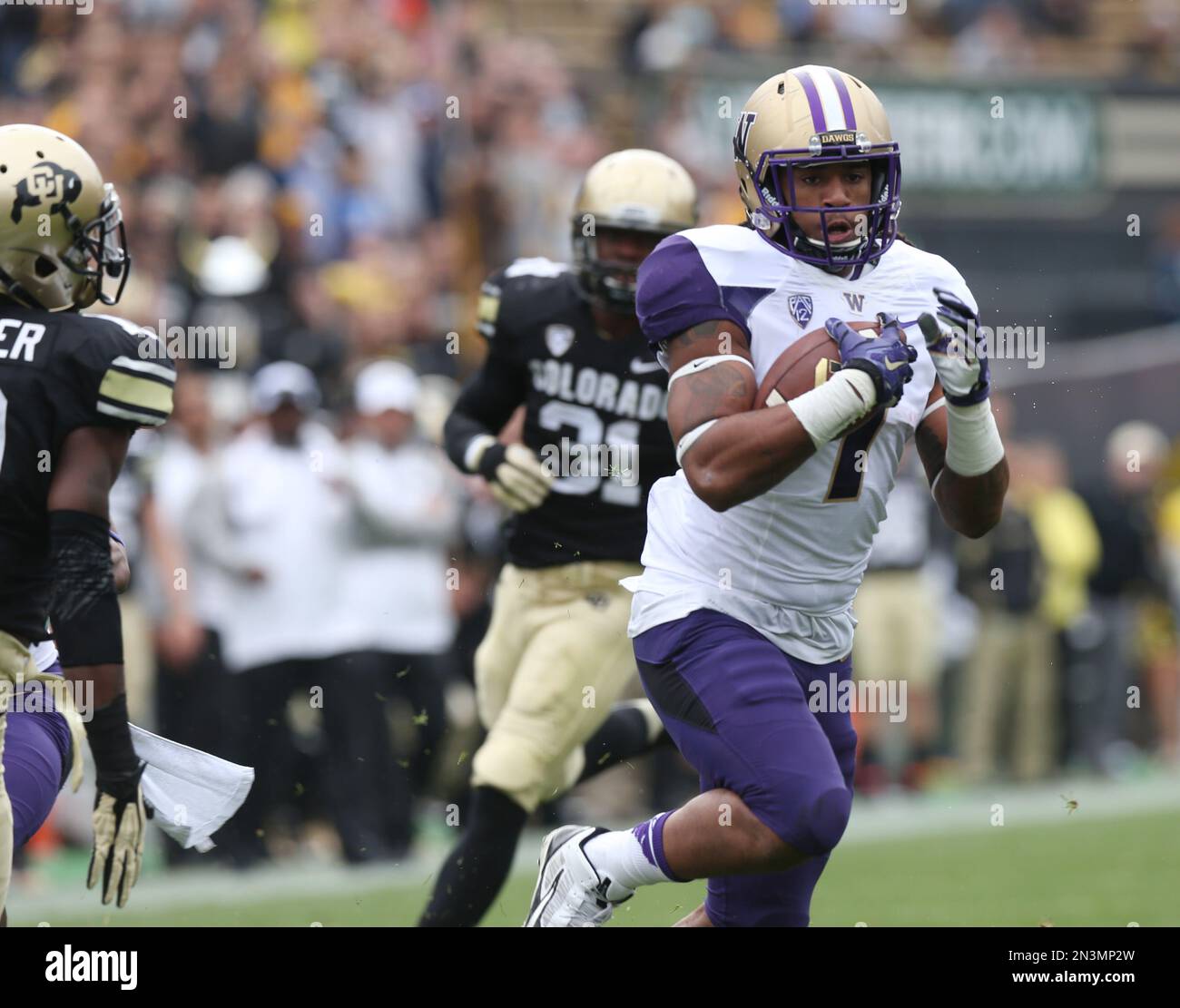 Washington running back Shaq Thompson rolls for big gain against ...