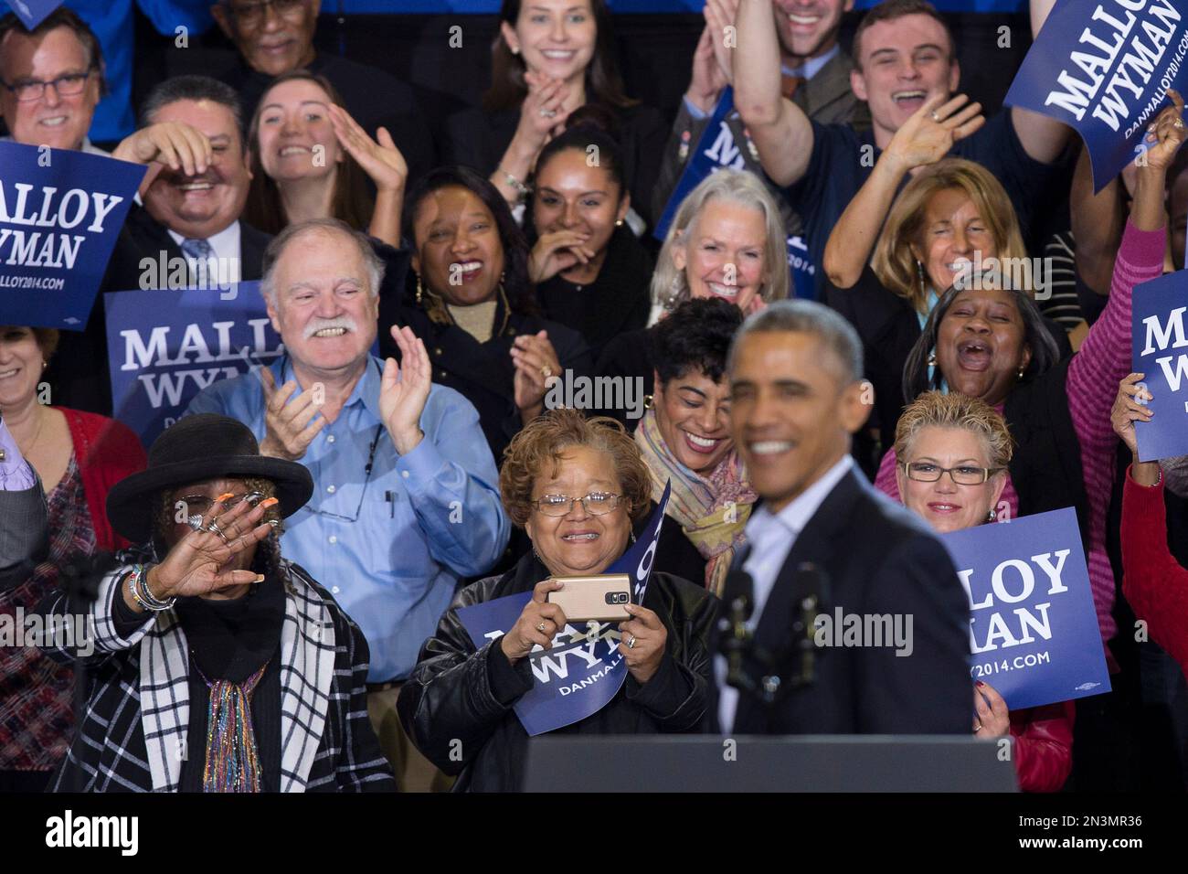 Supporters cheer before President Barack Obama speaks during a rally ...