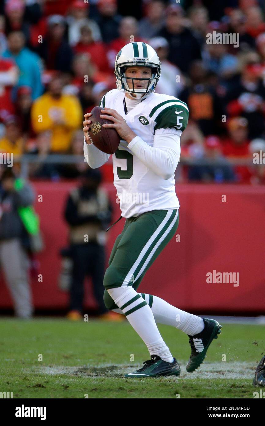 New York Jets quarterback Matt Simms (5) looks for a receiver during ...