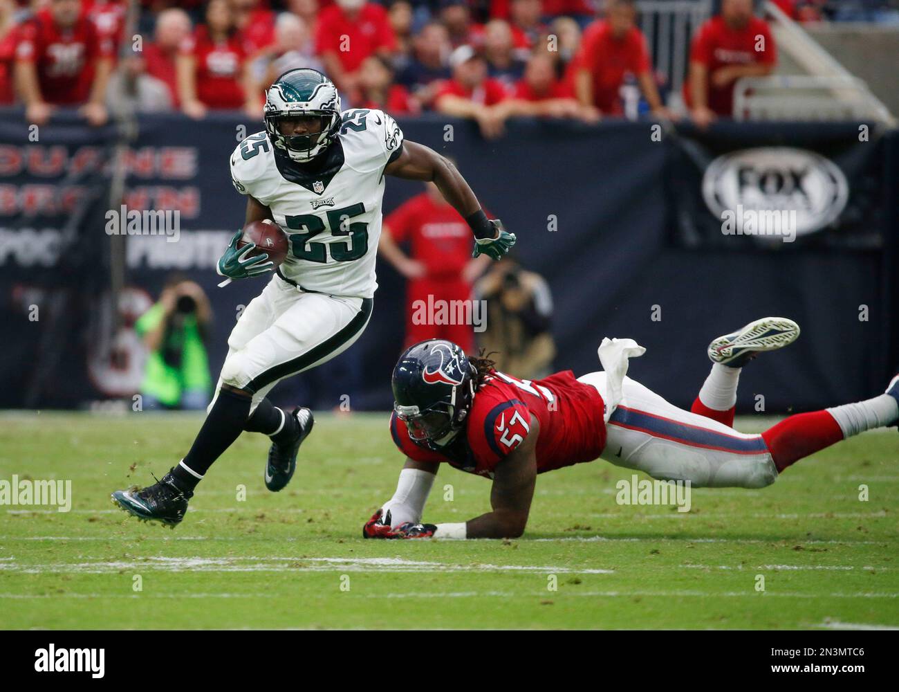 Philadelphia Eagles running back LeSean McCoy (25) eludes Houston ...