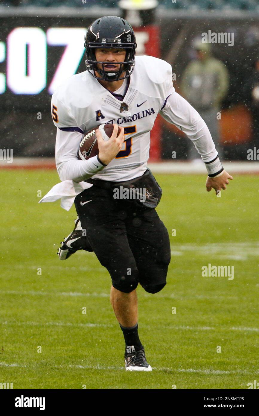 East Carolina quarterback Shane Carden scrambles with the ball during ...