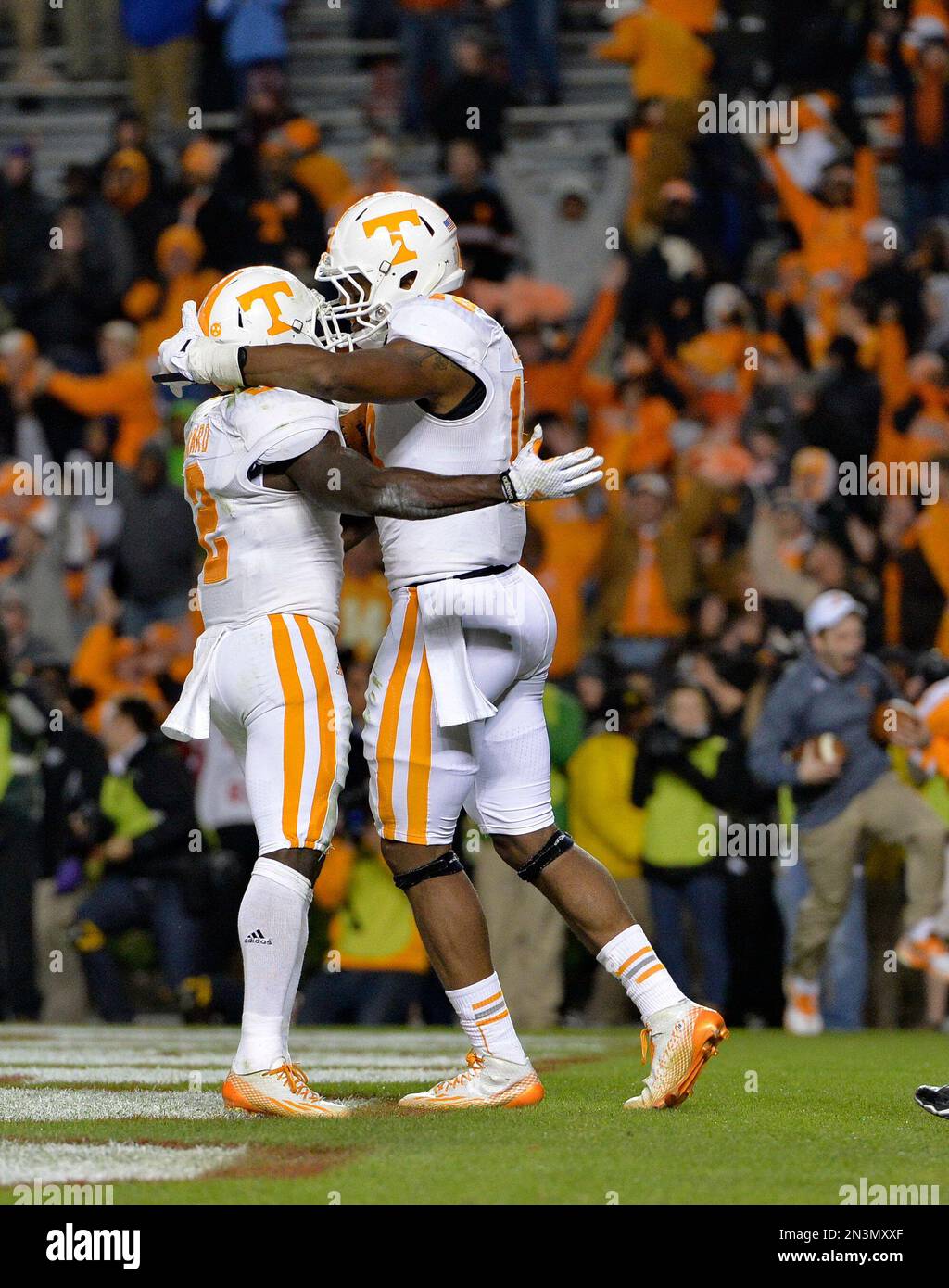 Tennessee's Jason Croom, right, celebrates with Pig Howard after ...