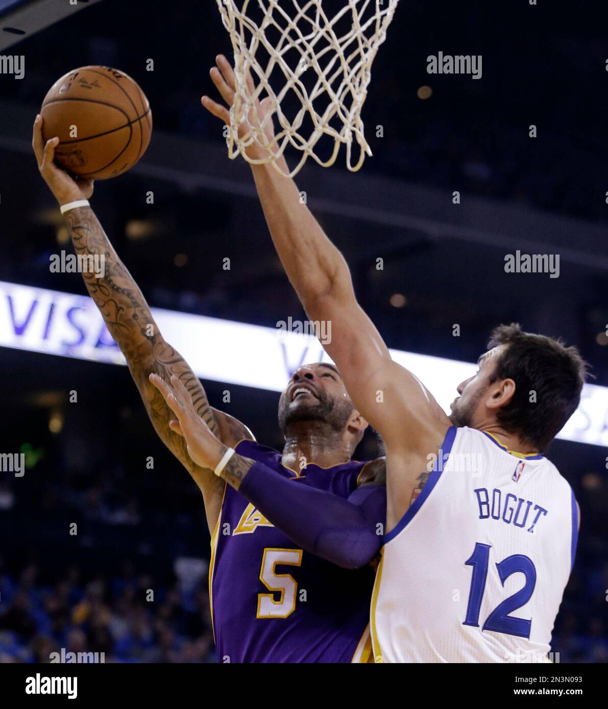 Los Angeles Lakers' Carlos Boozer (5) lays up a shot past Golden State ...