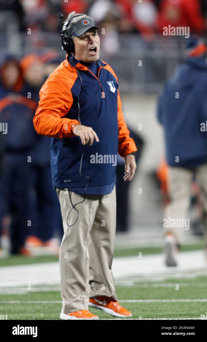 Illinois head coach Tim Beckman instructs his team as they play against ...
