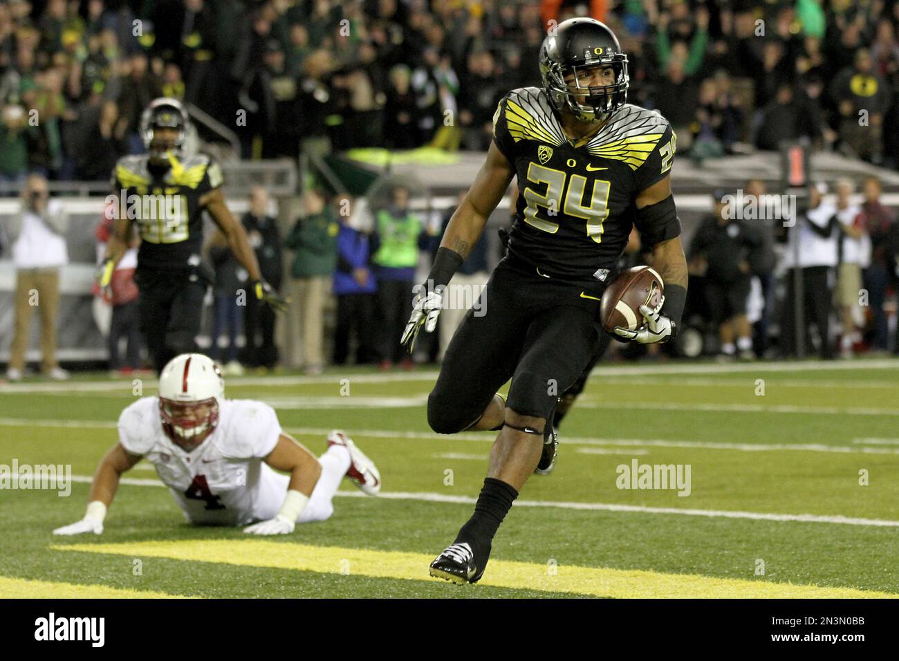 Oregon running back Thomas Tyner (24) scores a touchdown during the ...