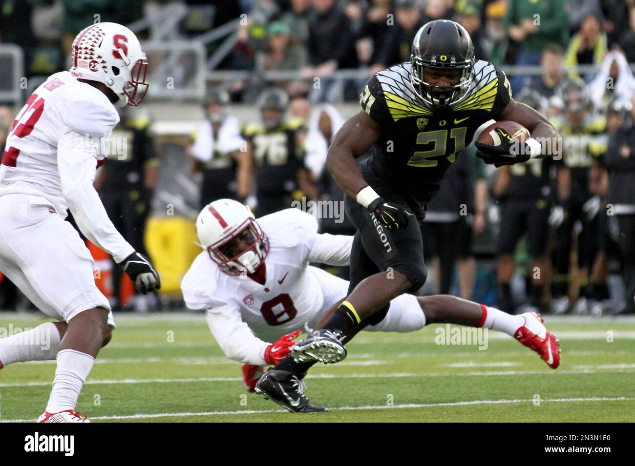 Oregon running back Royce Freeman (21) gets away from Stanford safety ...