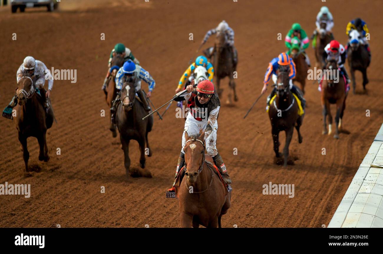 Jockey Kent Desormeaux celebrates after riding Texas Red to victory in ...