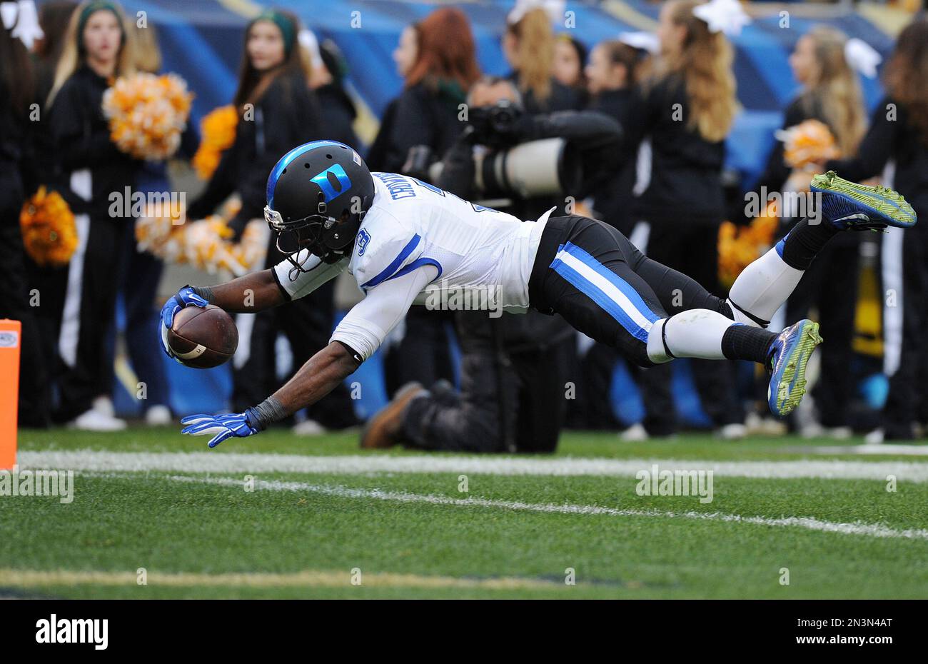 Duke wide receiver Jamison Crowder (3) dives in for a touchdown against ...