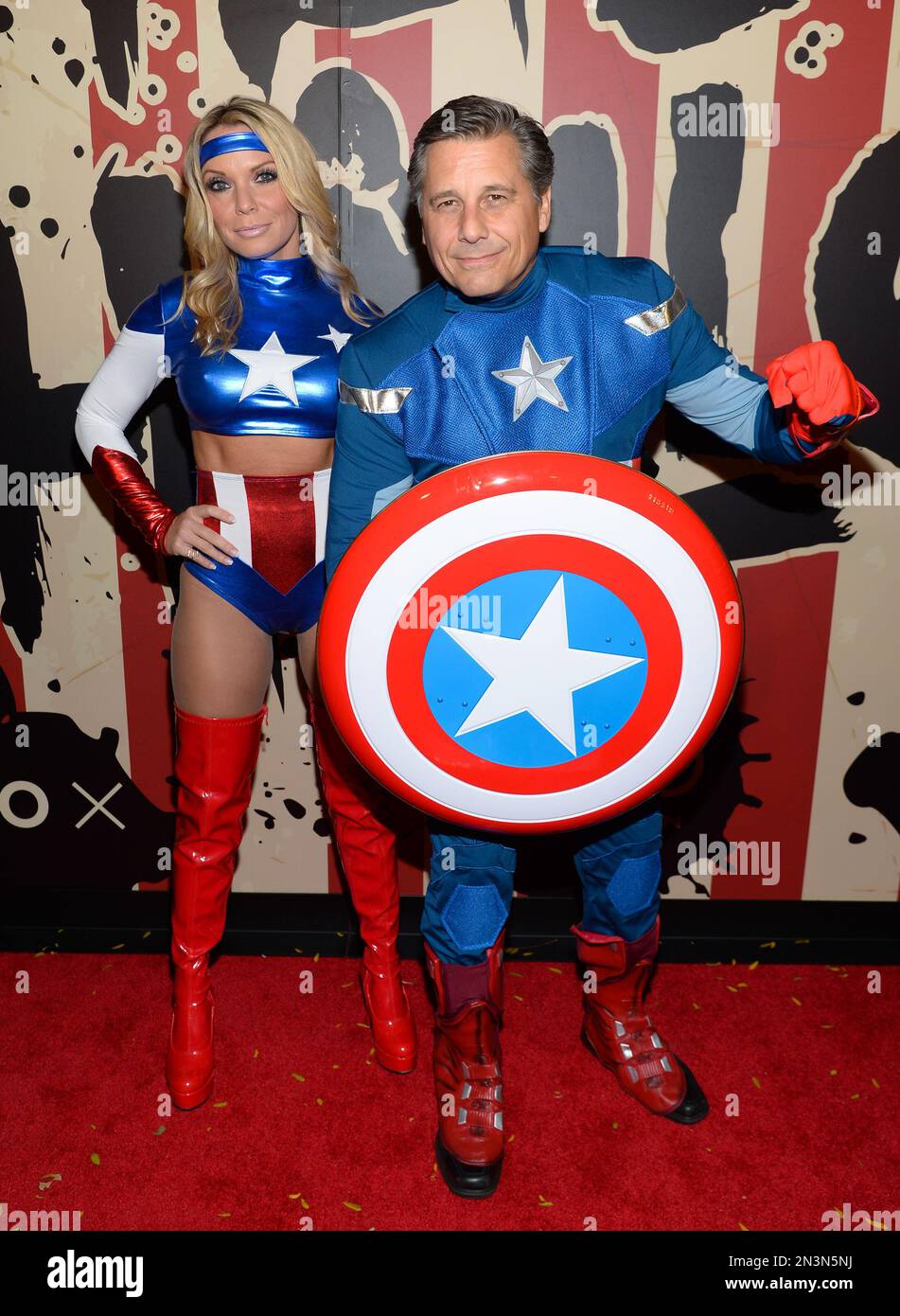 Celebrity photographer Kevin Mazur and wife Jennifer Mazur attend Heidi ...