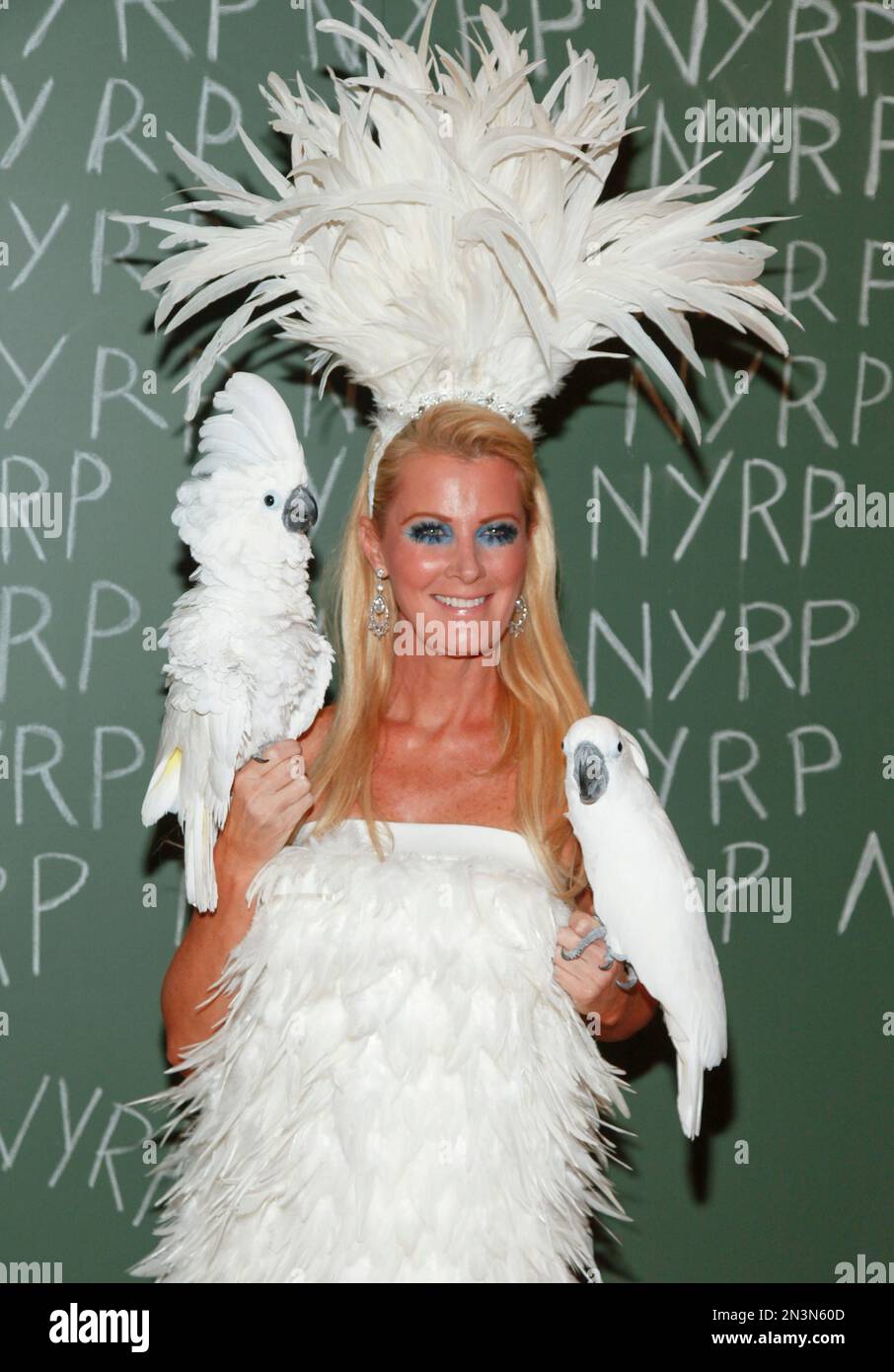 Sandra Lee attends Bette Midler's 2014 Hulaween Gala: "Fellini ...