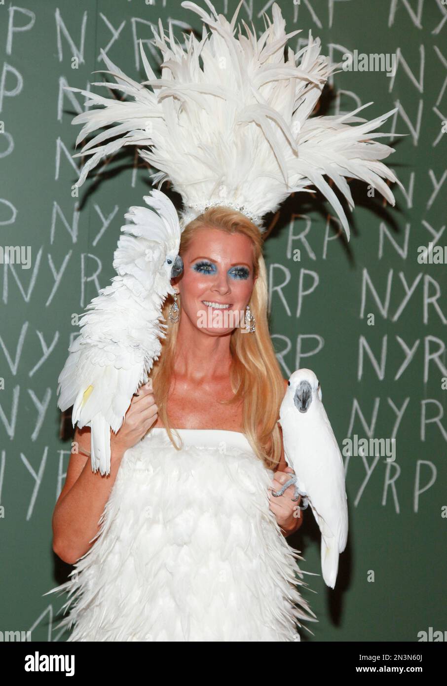 Sandra Lee attends Bette Midler's 2014 Hulaween Gala: "Fellini ...