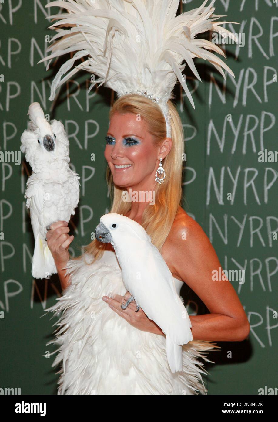 Sandra Lee attends Bette Midler's 2014 Hulaween Gala: "Fellini ...
