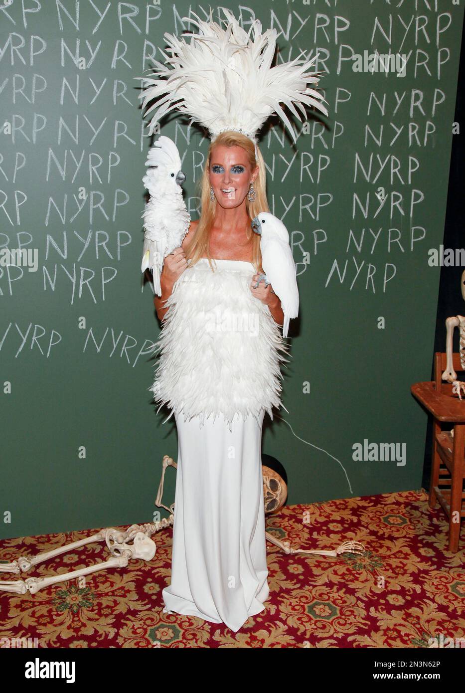 Sandra Lee attends Bette Midler's 2014 Hulaween Gala: "Fellini ...