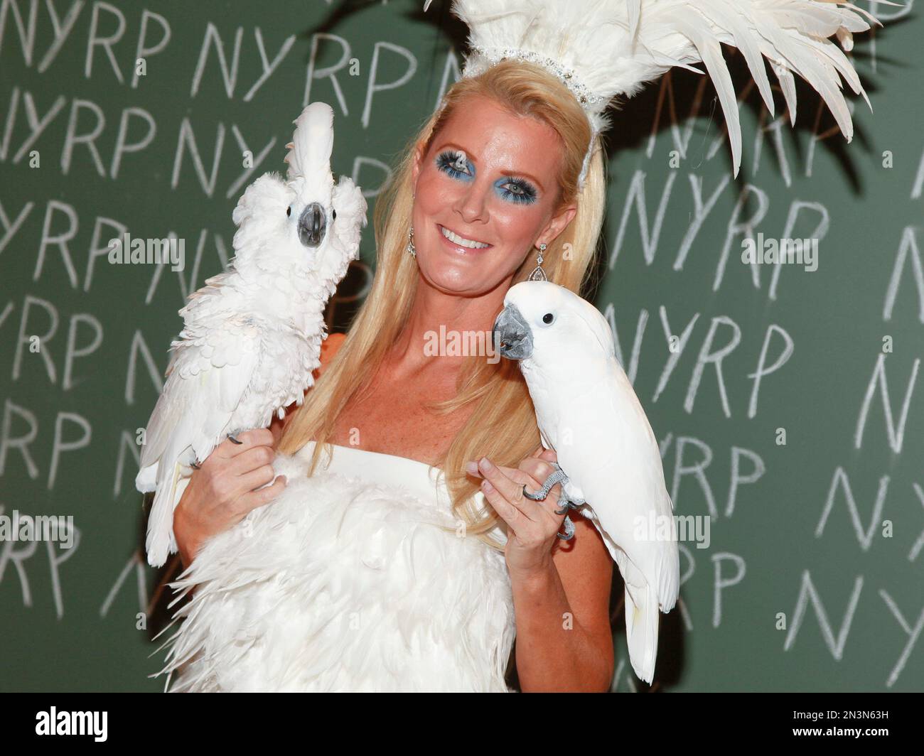 Sandra Lee attends Bette Midler's 2014 Hulaween Gala: "Fellini ...