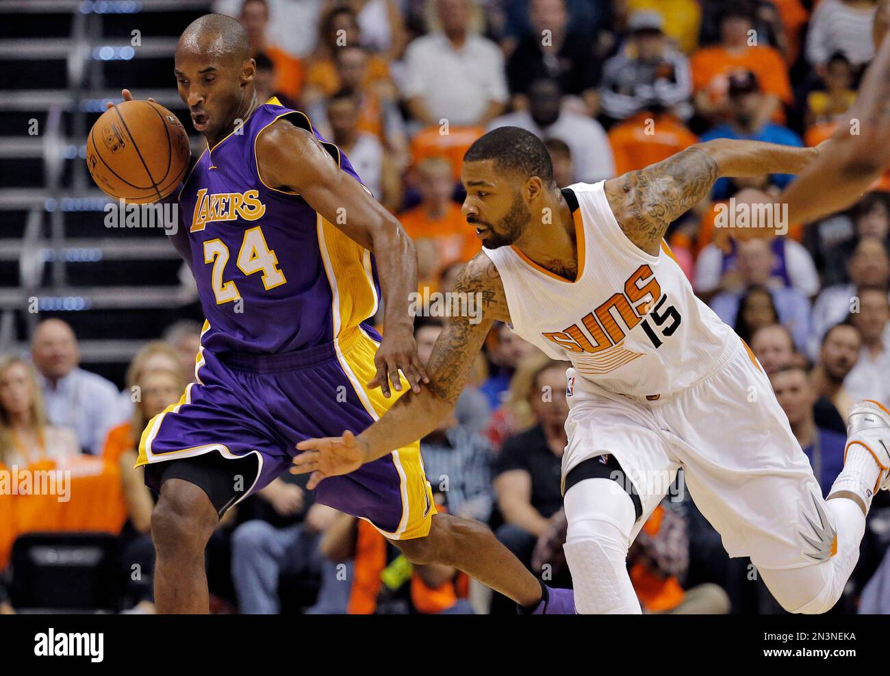 Los Angeles Lakers guard Kobe Bryant (24) pushes the ball up court as ...