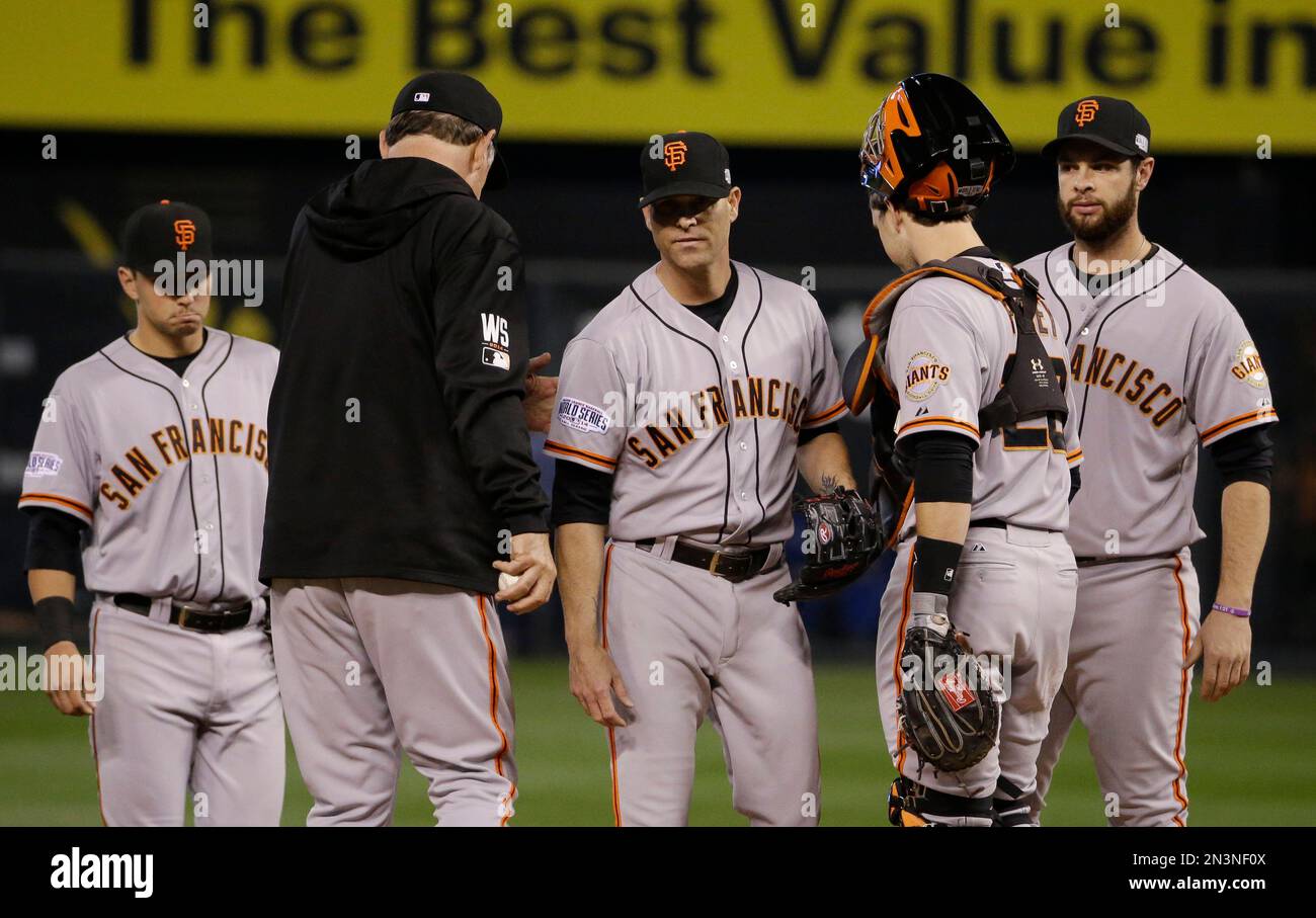 San Francisco Giants manager Bruce Bochy relieve starting pitcher Tim ...
