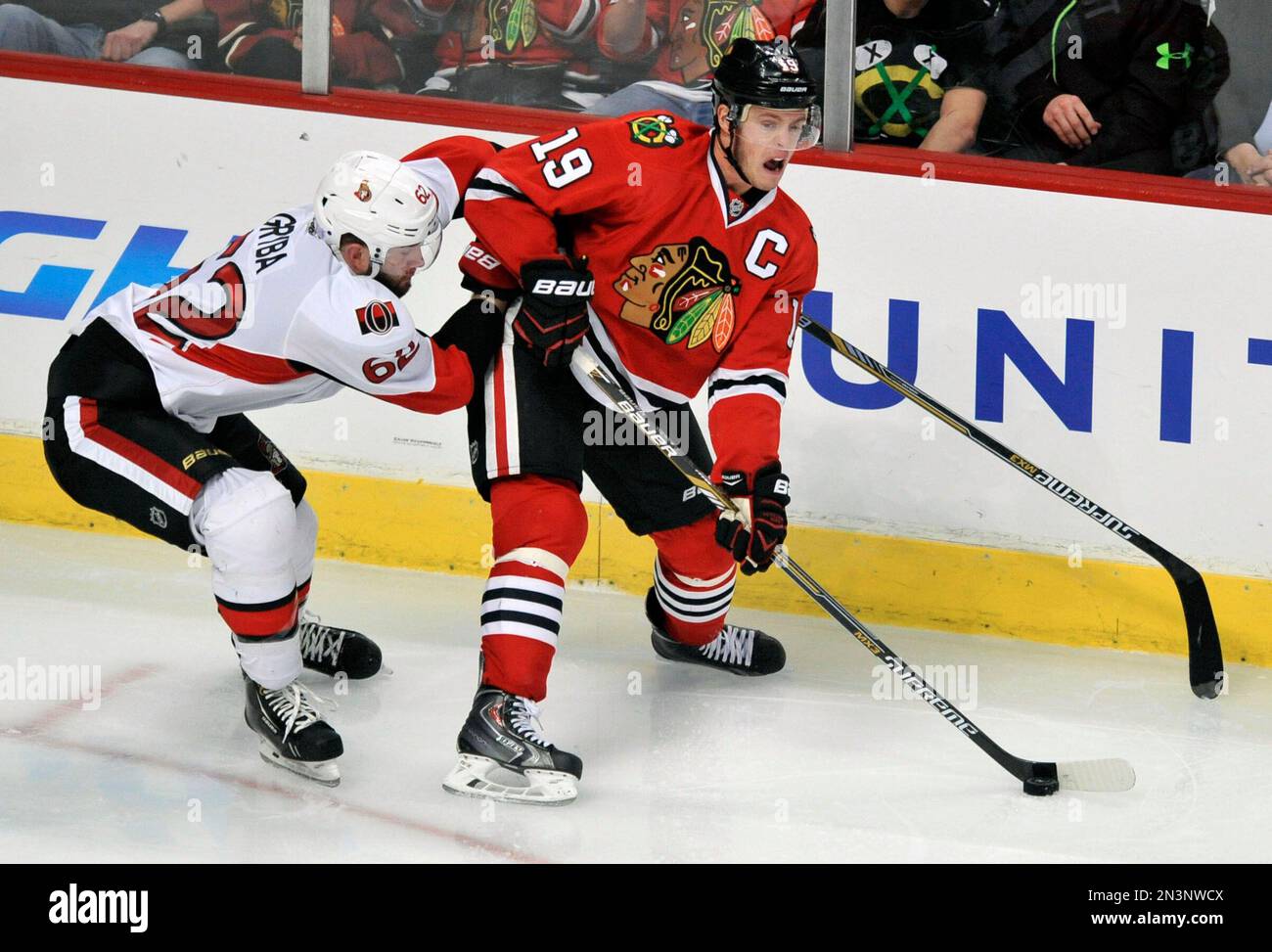 Chicago Blackhawks' Jonathan Toews (19) looks to pass against Ottawa ...