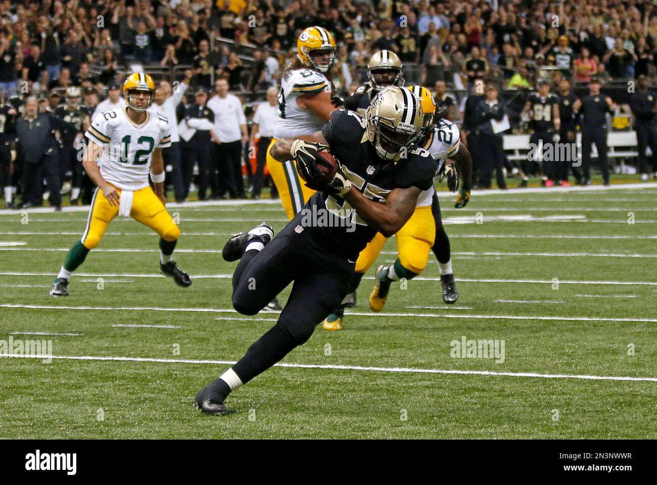New Orleans Saints inside linebacker David Hawthorne (57) intercepts a ...