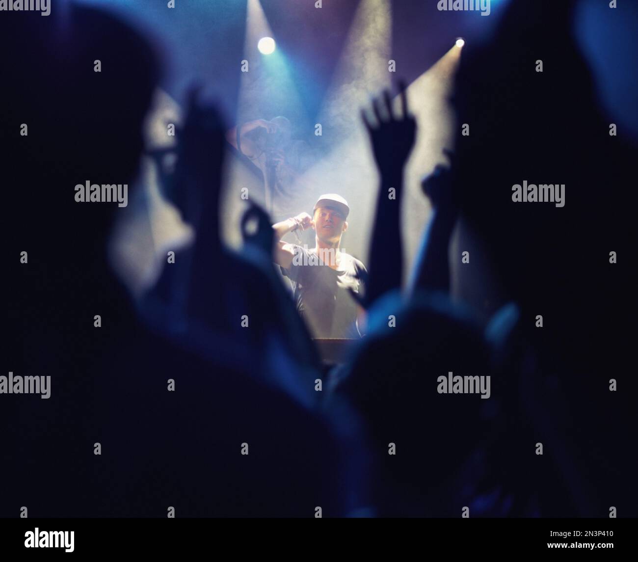 Working the crowd into a frenzy Stock Photo - Alamy