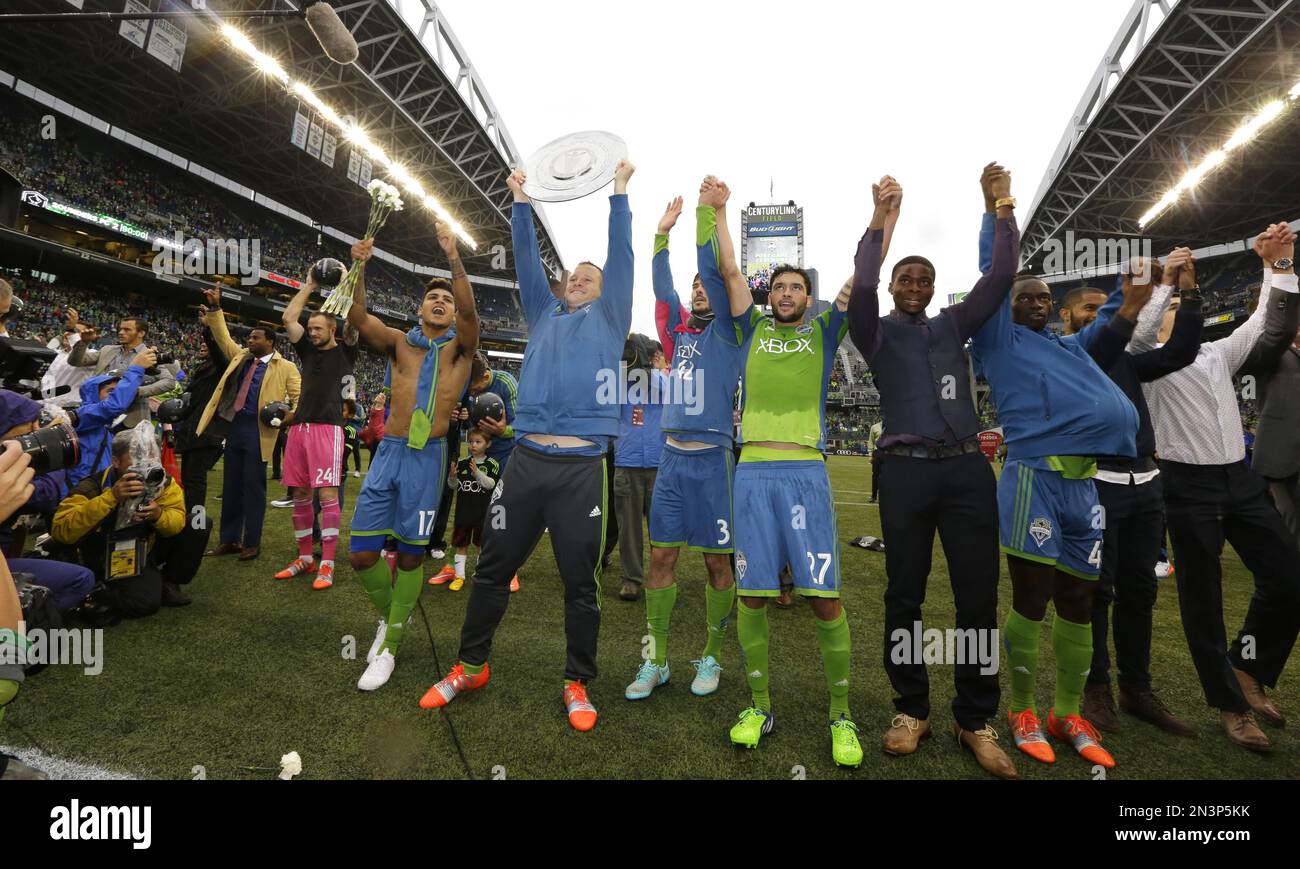 Seattle Sounders players celebrate after they beat the Los Angeles ...