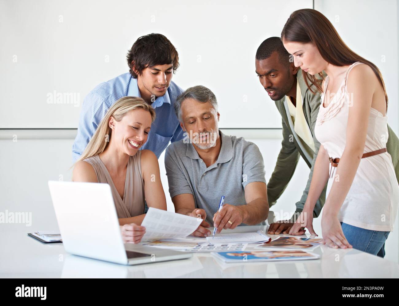 Talking important mature women hi-res stock photography and images - Alamy