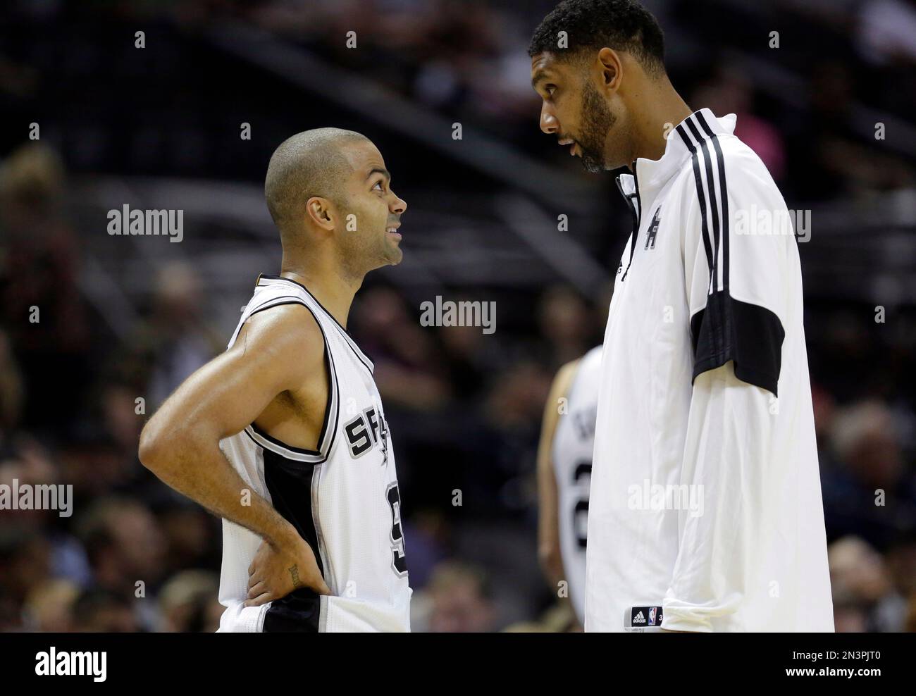 San Antonio Spurs' Tony Parker, left, of France, talks with teammate ...