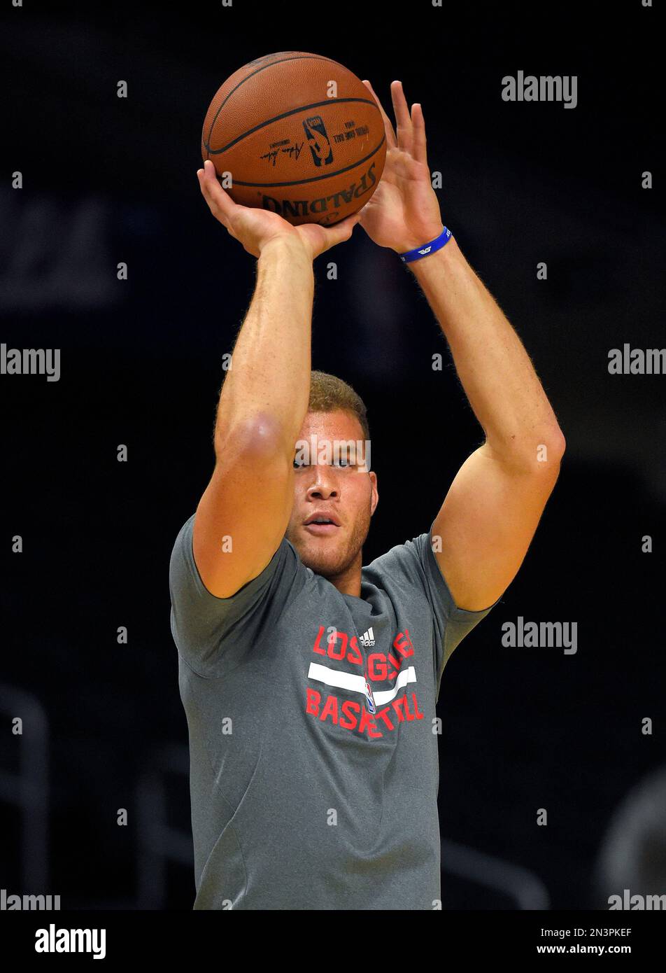 Los Angeles Clippers forward Blake Griffin shoots during warm-ups for ...