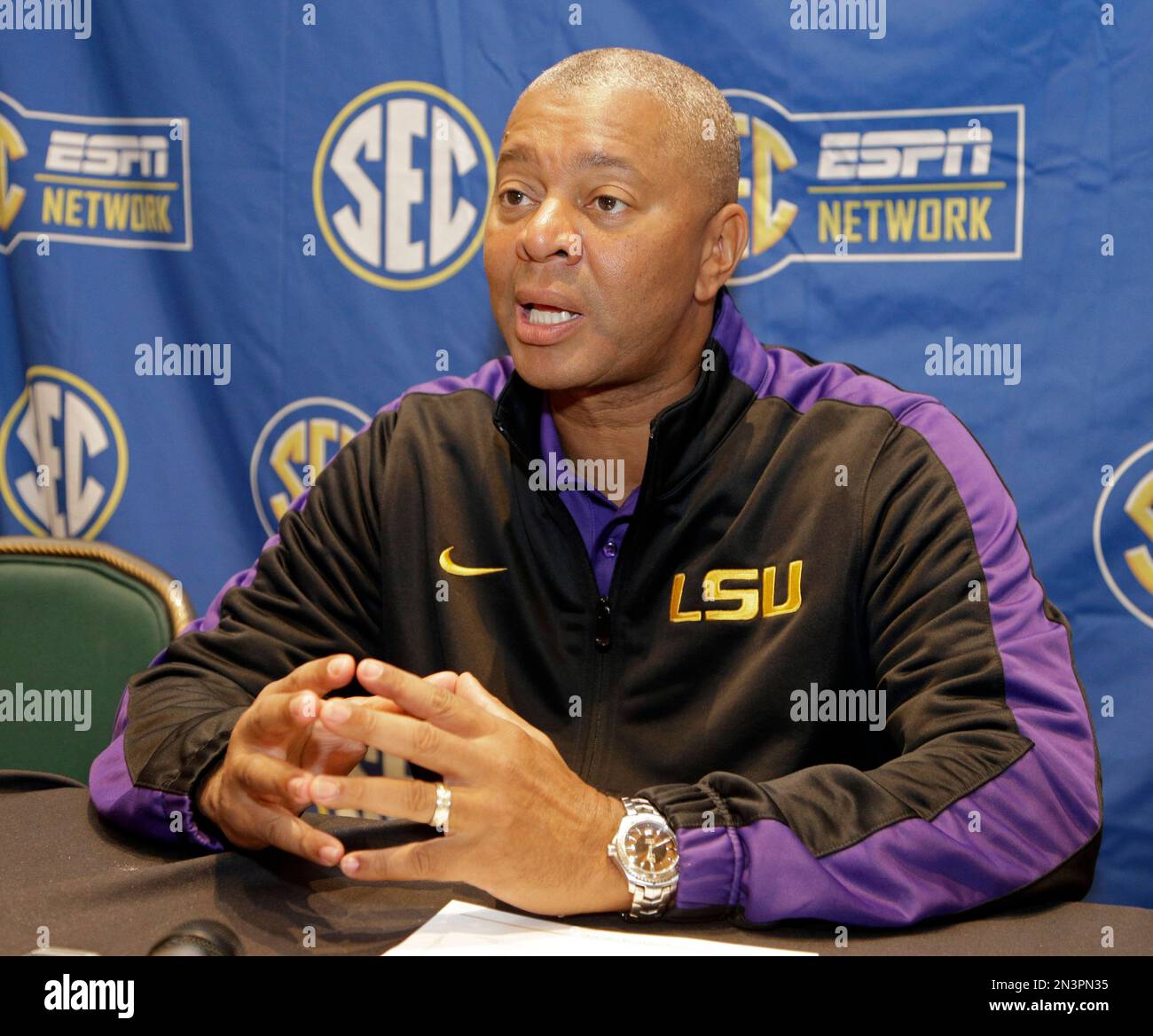 Louisiana State head coach Johnny Jones answers a question during a ...
