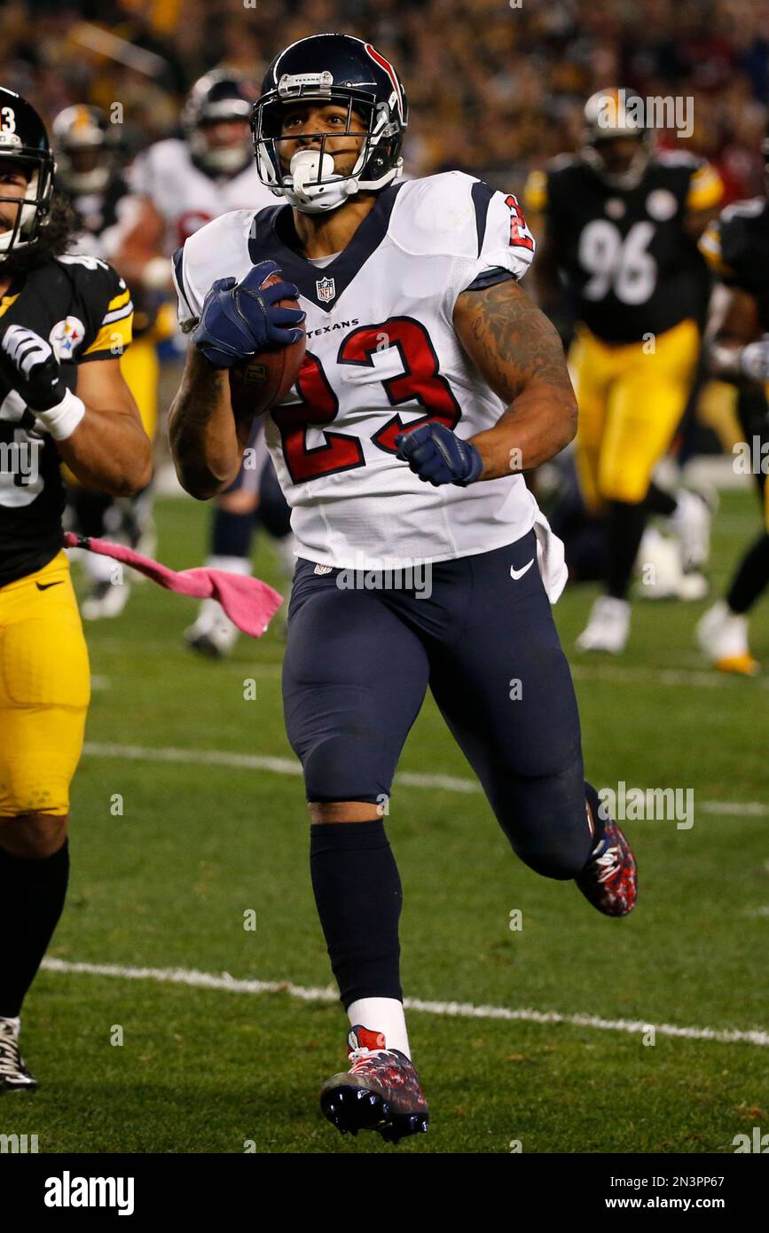Houston Texans running back Arian Foster (23) runs past Pittsburgh ...