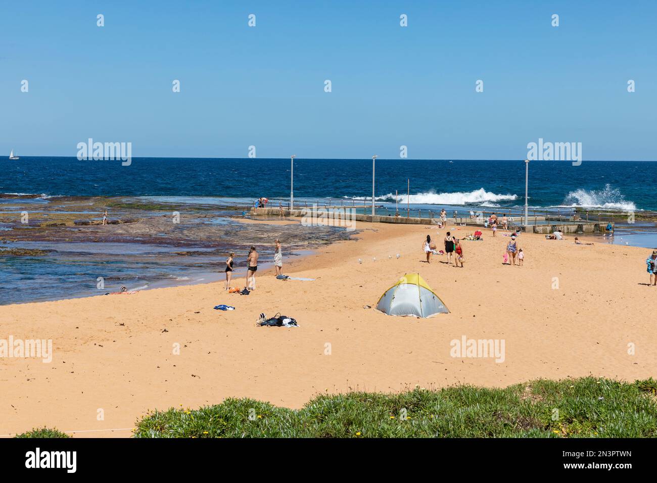 Mona Vale beach Sydney, summer 2023 clear blue skies and people ...