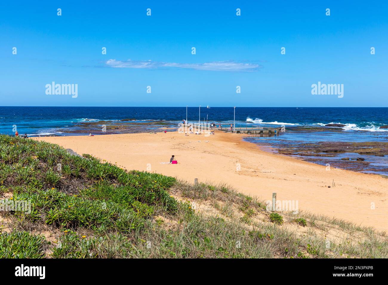 Mona Vale beach Sydney, summer 2023 clear blue skies and people ...