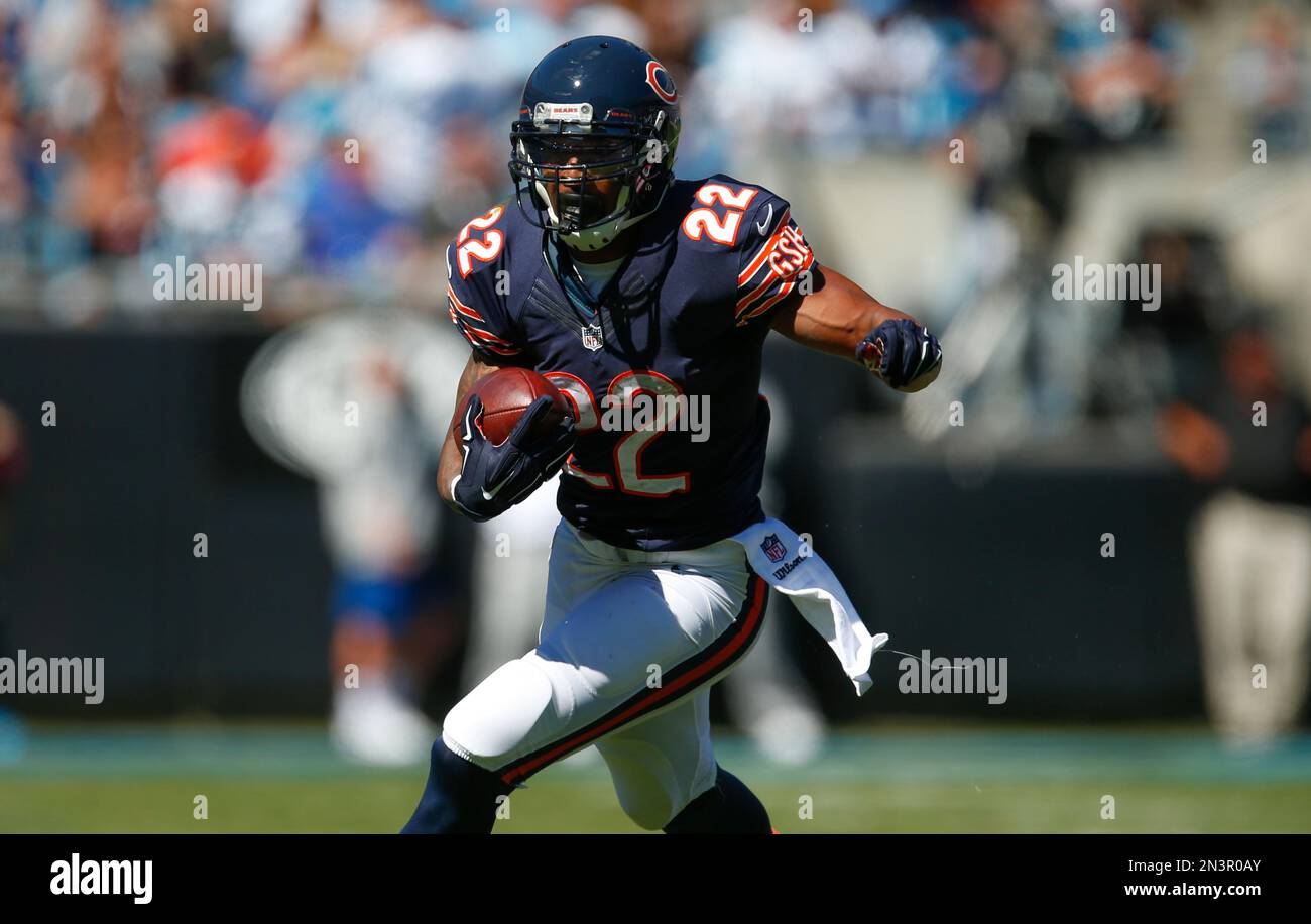 Chicago Bears running back Matt Forte (22) runs the ball during an NFL ...