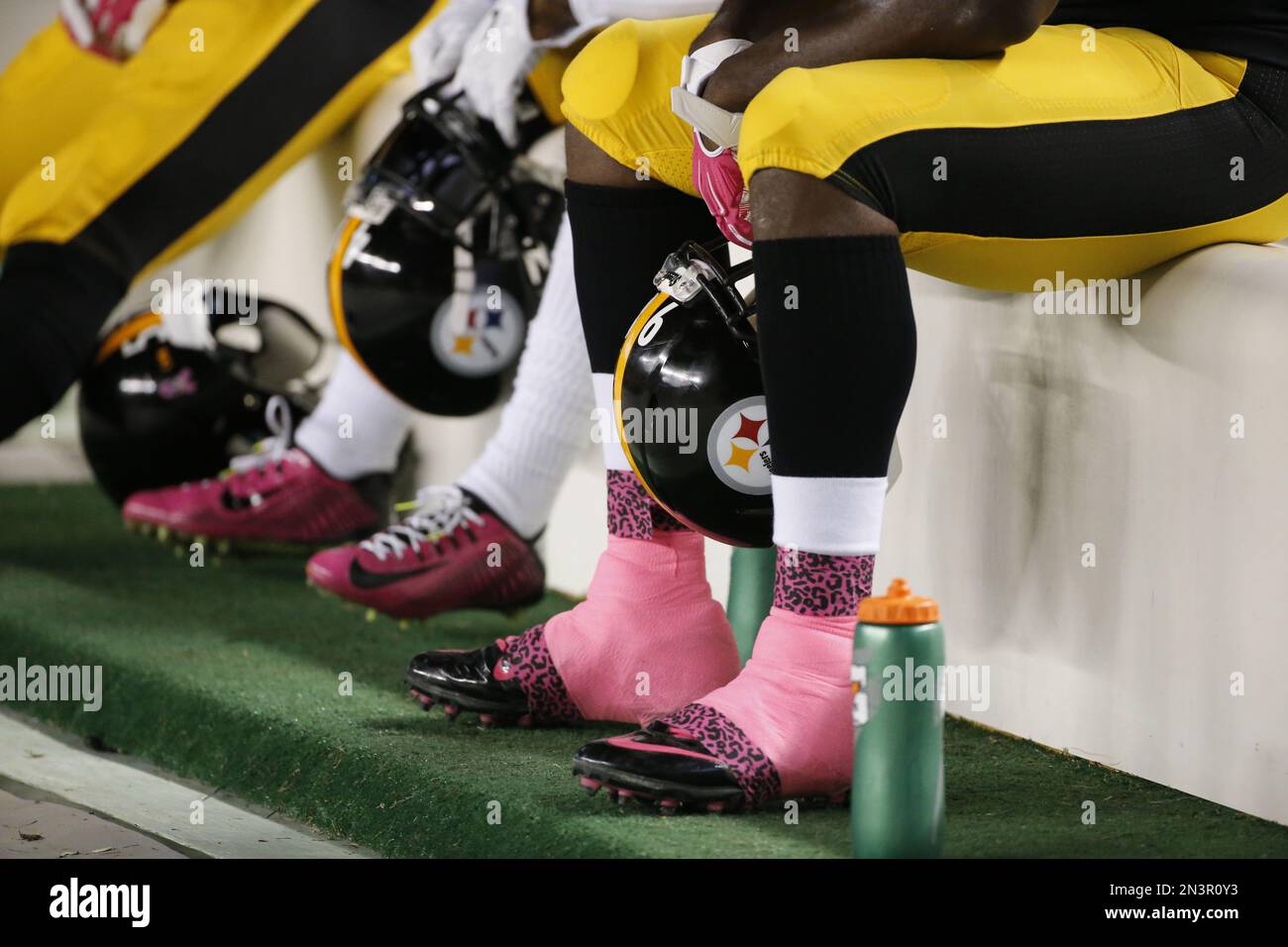 Pittsburgh Steelers sit on the bench during an NFL football game ...