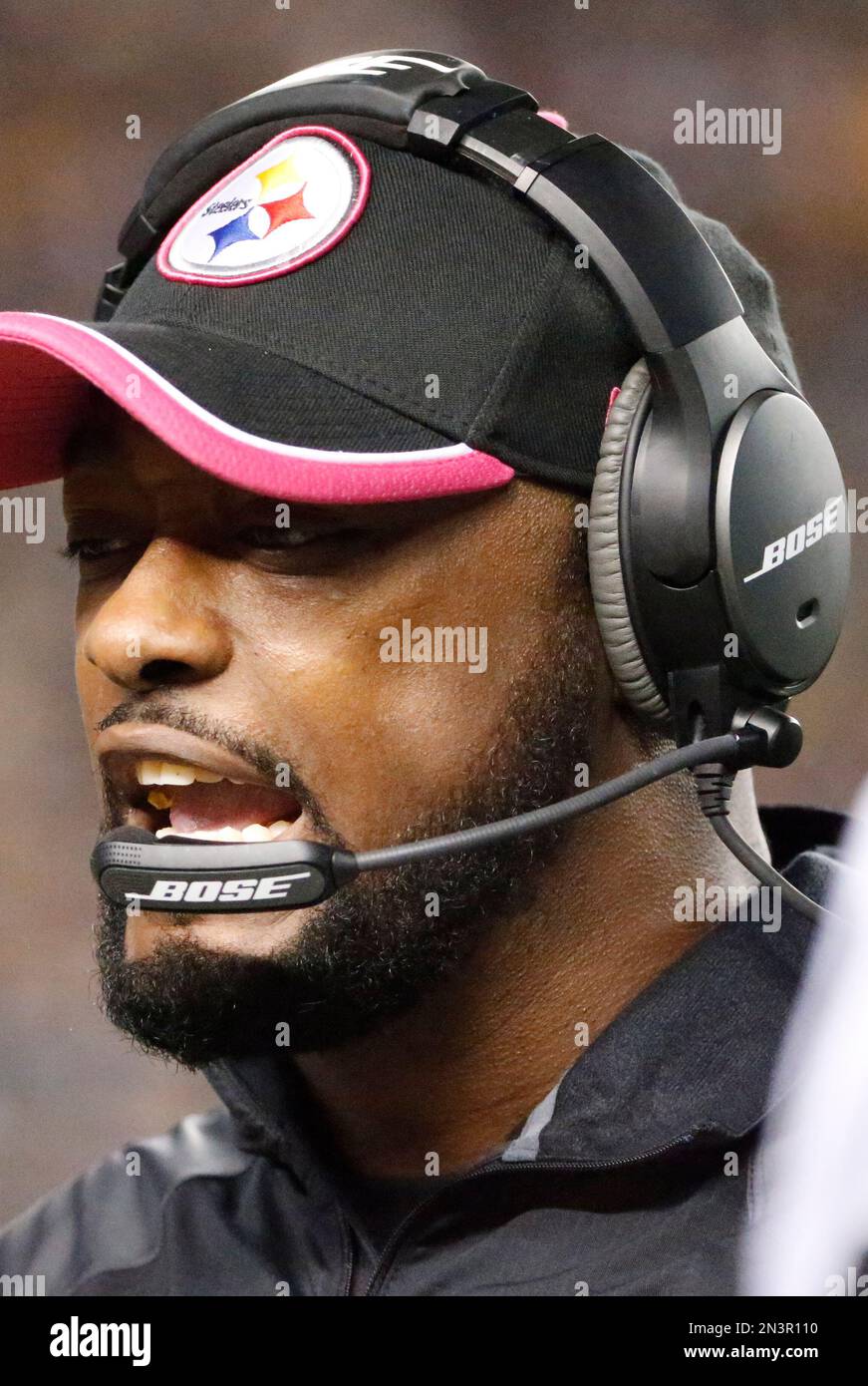 Pittsburgh Steelers head coach Mike Tomlin wears Bose headphones on the ...