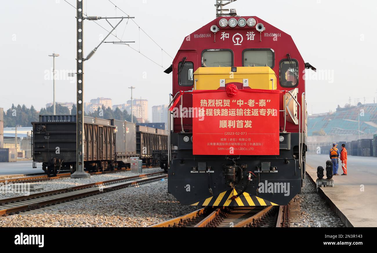 A China-Laos-Thailand round-trip rail train carrying 19 cold-chain ...