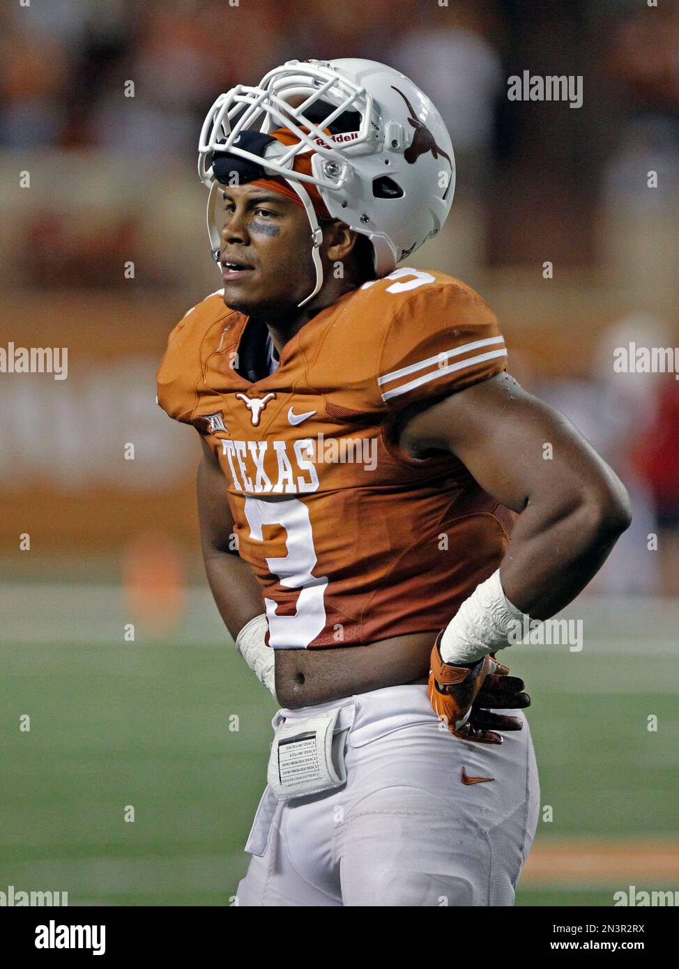 Texas linebacker Jordan Hicks during an NCAA college football game ...