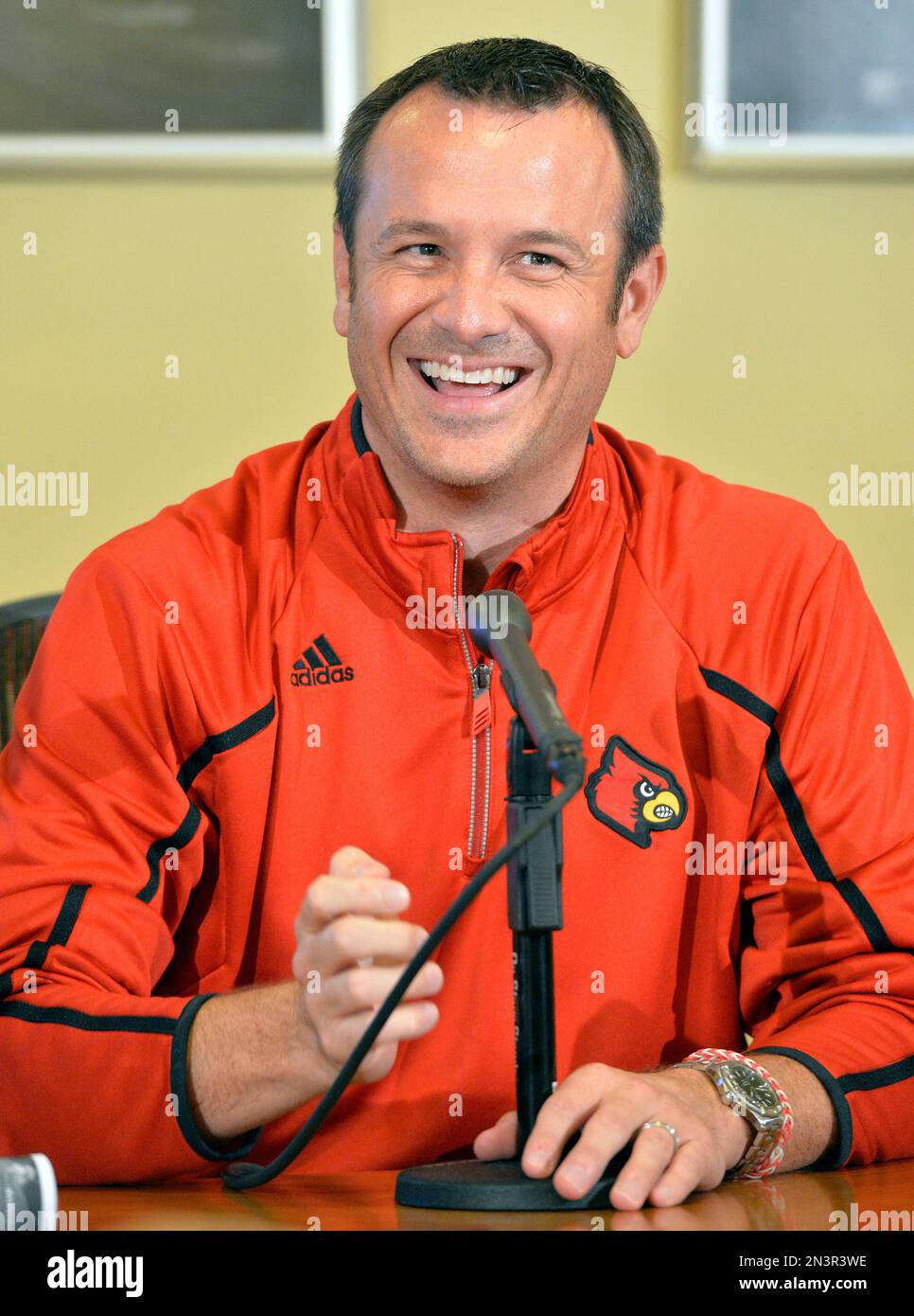 Louisville women's head basketball coach Jeff Walz reacts to a question ...