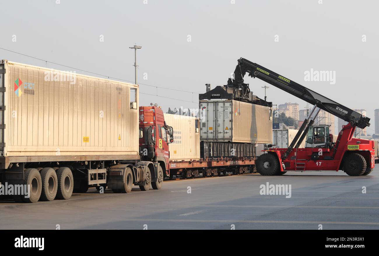 A China-Laos-Thailand round-trip rail train carrying 19 cold-chain ...