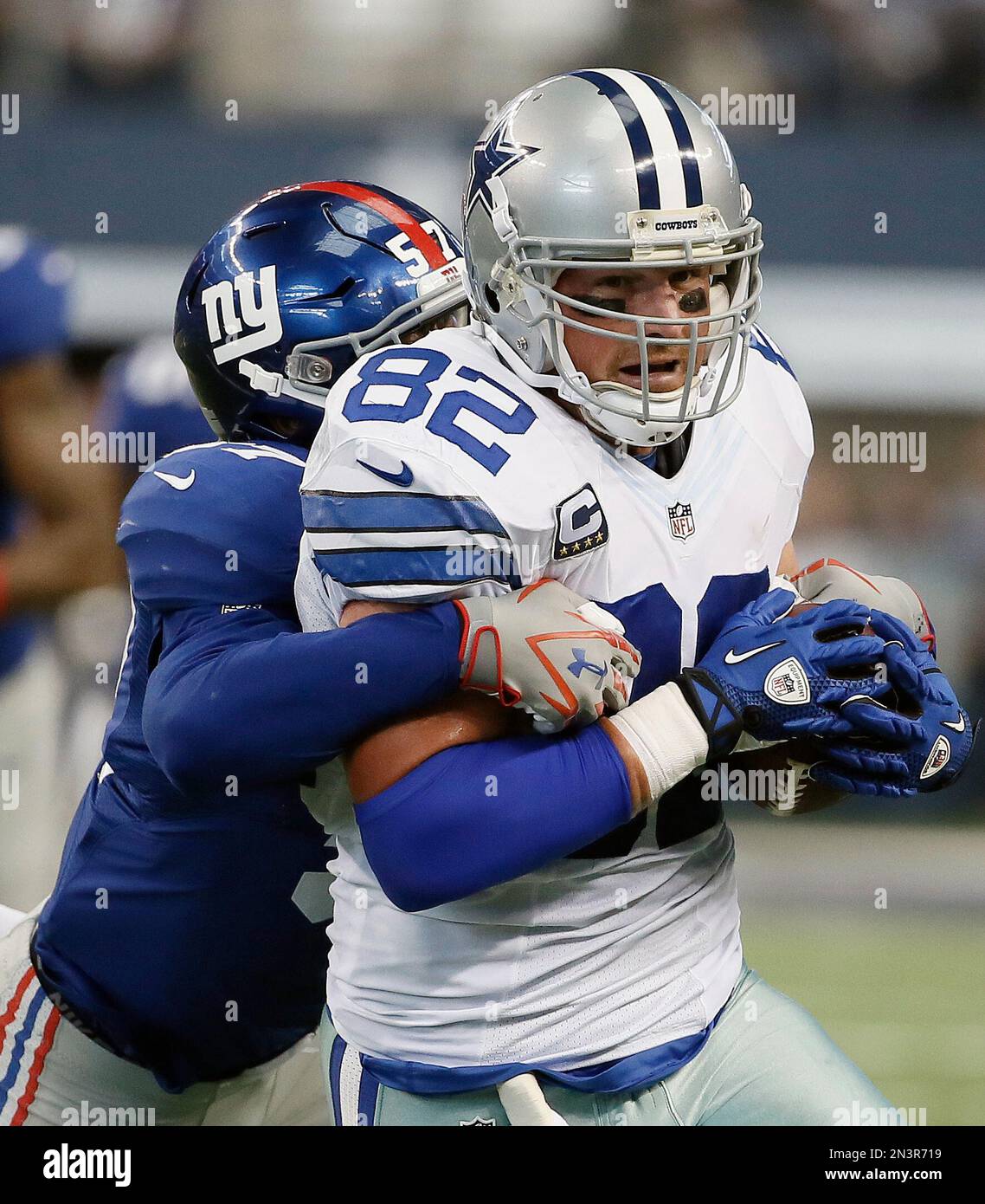 New York Giants outside linebacker Jacquian Williams (57) tackles ...