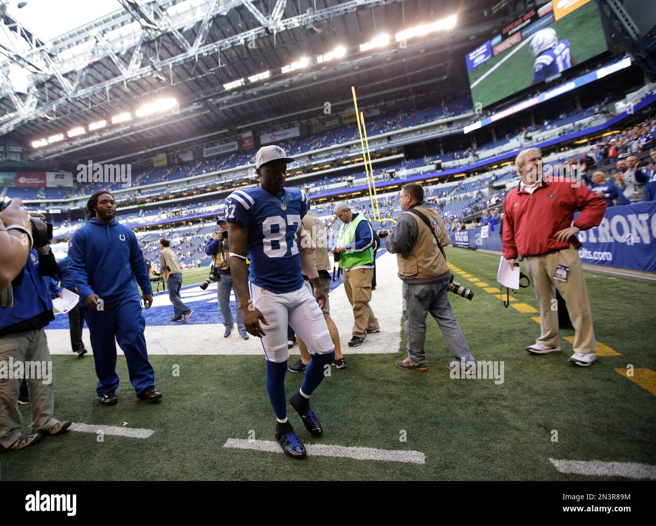 Indianapolis Colts wide receiver Reggie Wayne (87) leaves the field ...