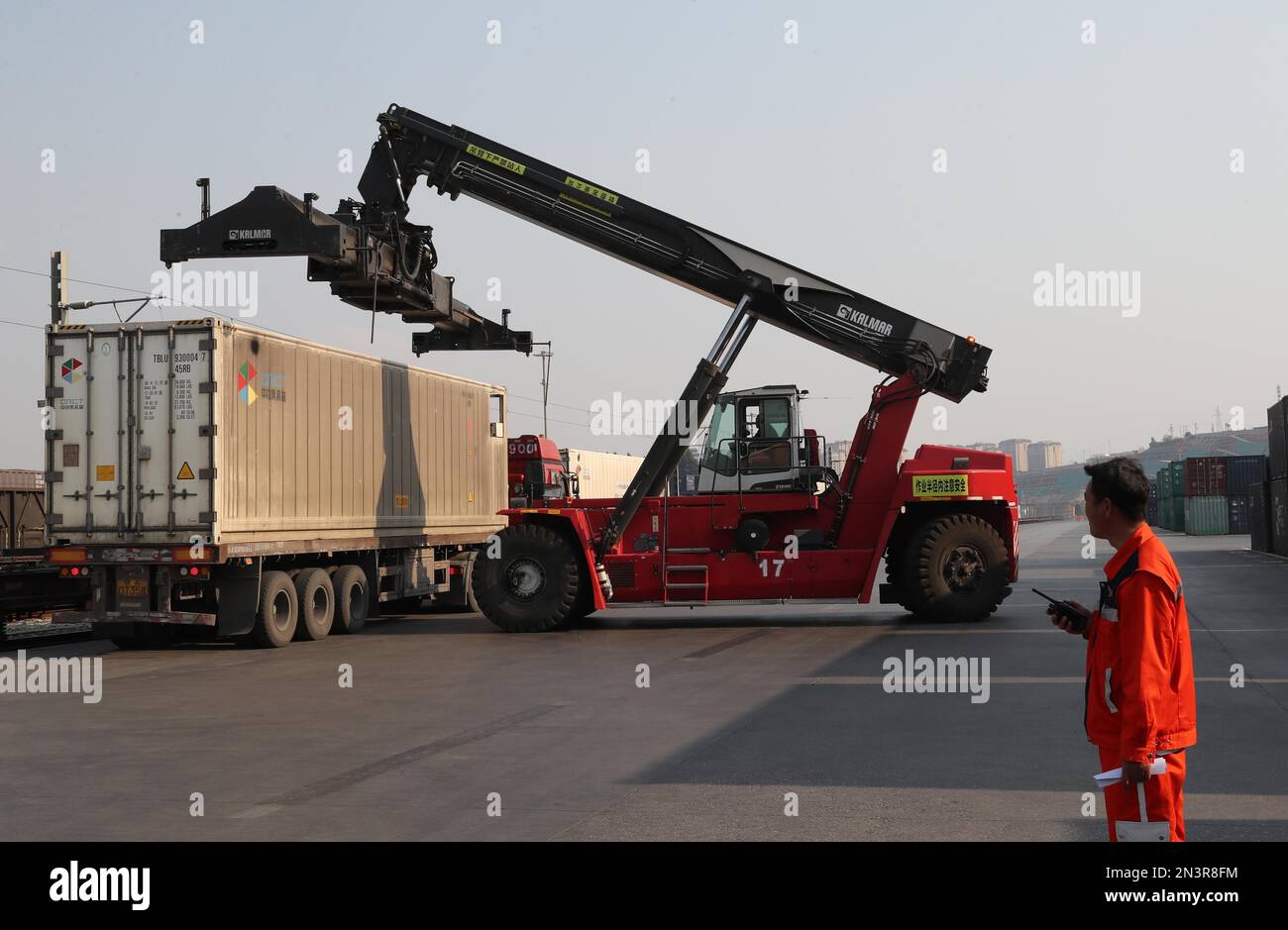 A China-Laos-Thailand round-trip rail train carrying 19 cold-chain ...