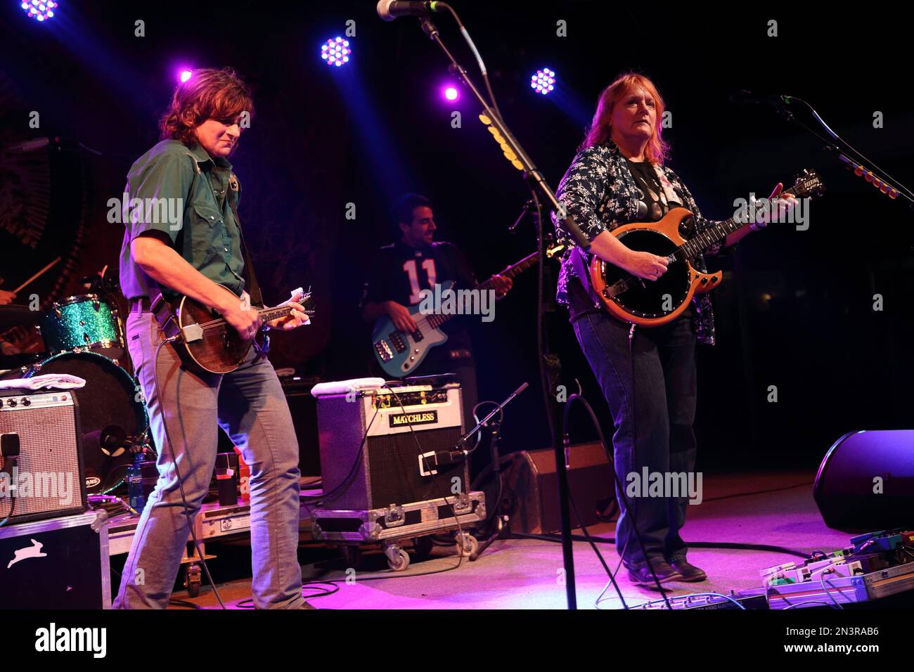 Amy Ray (L) and Emily Saliers and the Indigo Girls perform at Magnolia ...