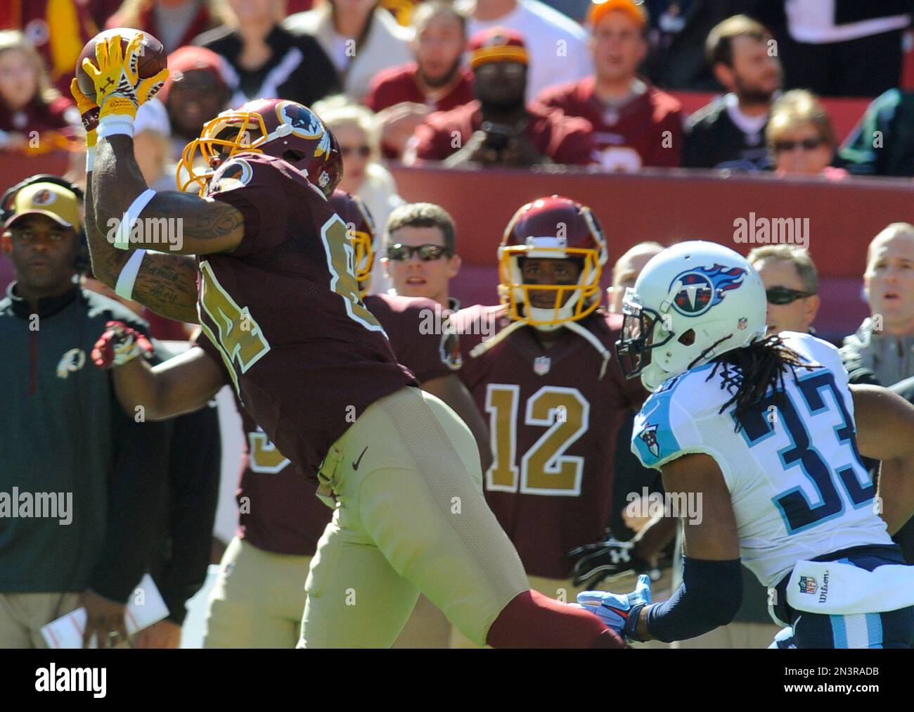 Washington Redskins tight end Niles Paul (84) catches a pass in front ...