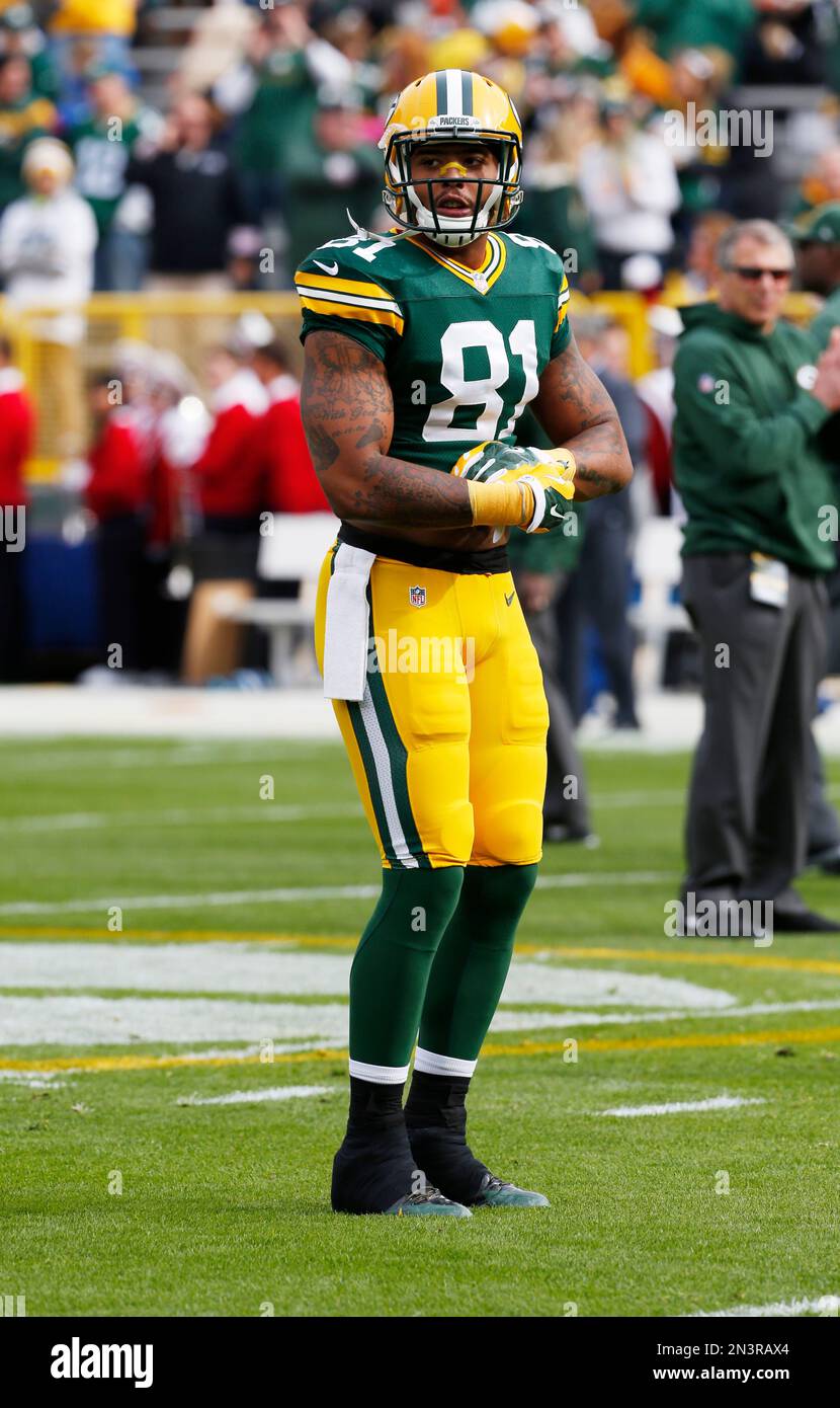 Green Bay Packers' Andrew Quarless warms up before an NFL football game ...