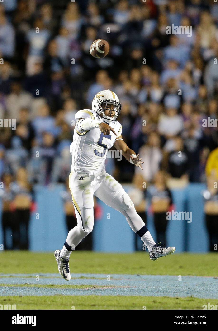Georgia Tech quarterback Justin Thomas (5) passes against North ...