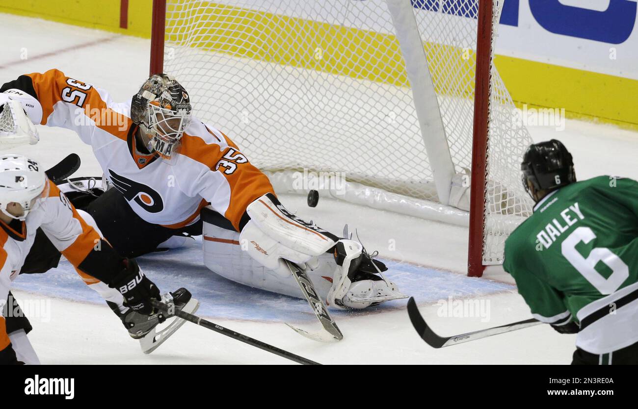 Dallas Stars defenseman Trevor Daley (6) scores a goal against ...