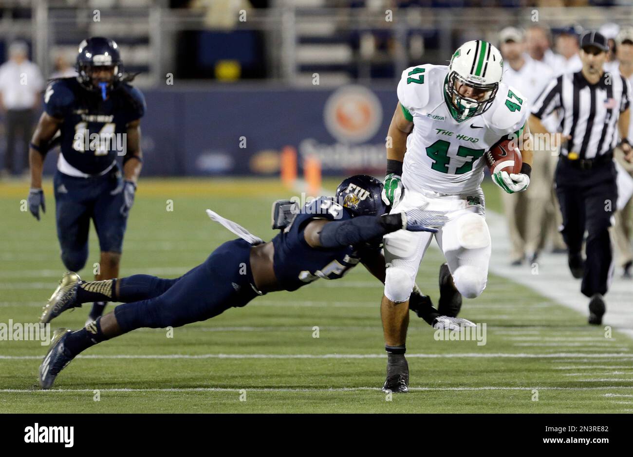 Marshall running back Devon Johnson (47) is tackled by Florida ...