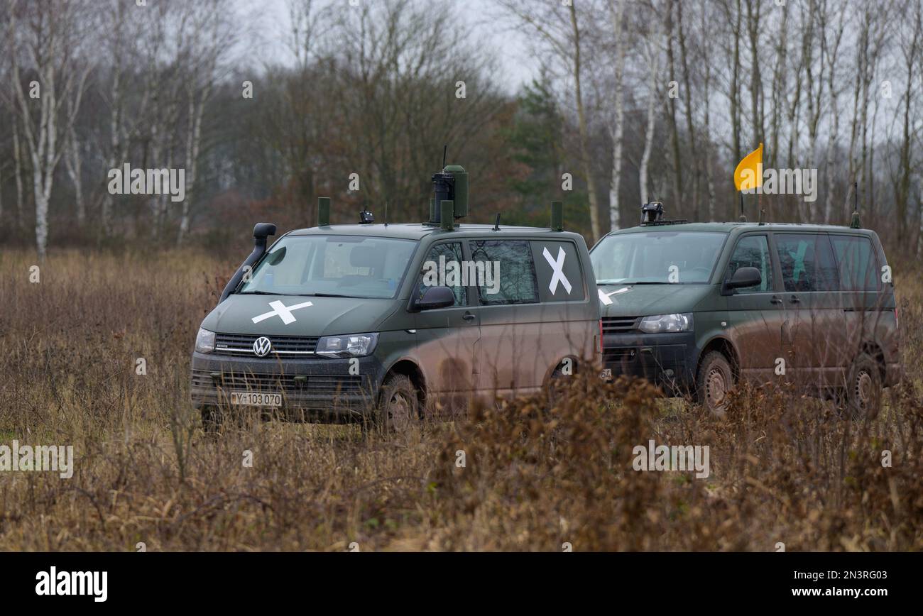 Gardelegen, Germany. 24th Jan, 2023. VW buses of the Bundeswehr serve ...
